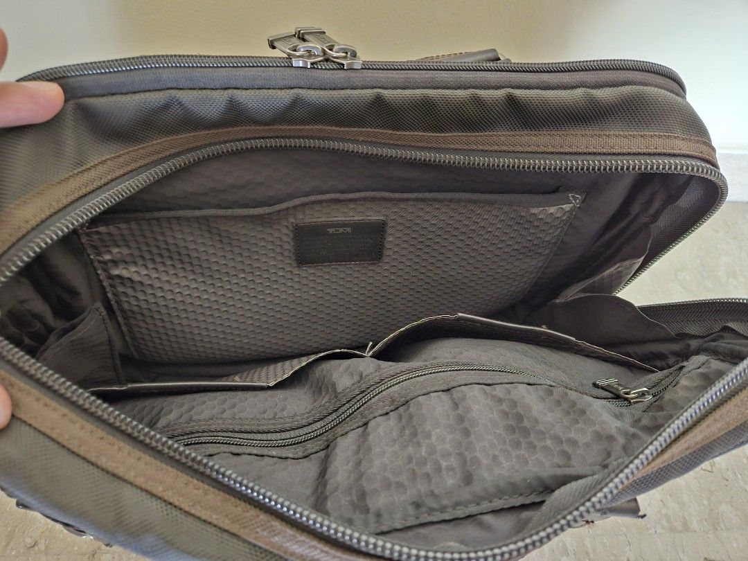 Tumi Aplha Bravo Hickory Anderson Slim Commuter Brief, Men's Fashion ...