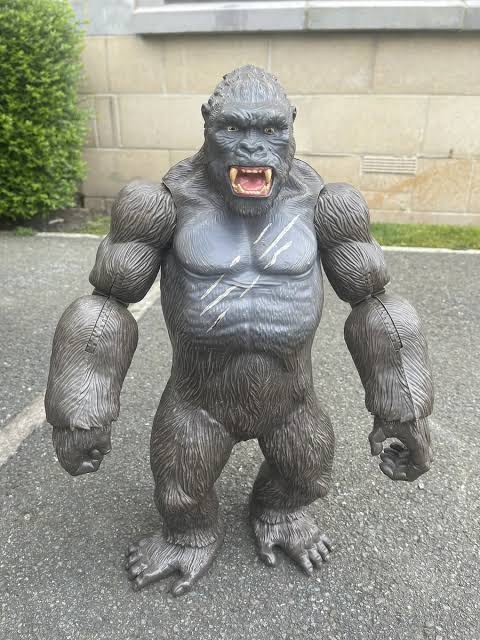 Kong Skull Island: 18 inches King Kong, Hobbies & Toys, Toys & Games on ...
