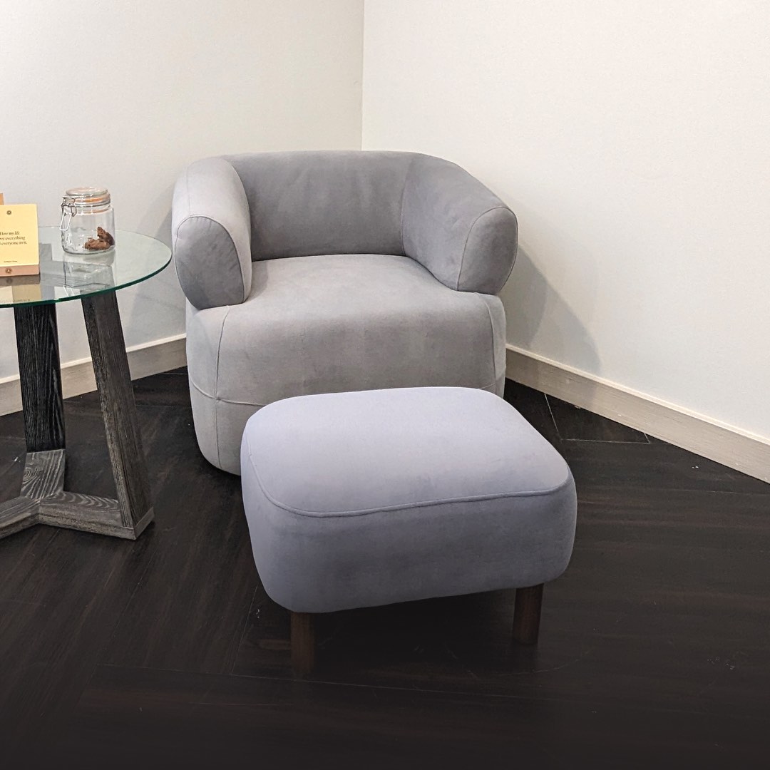 (New) Cuura Space One seater Designer Reading sofa with Leg Rest ...