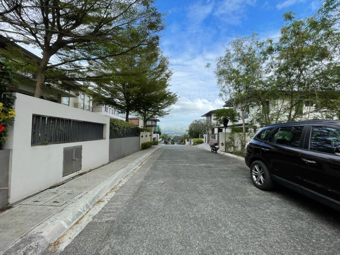 PNM - FOR SALE: 400 sqm Lot in Prime Loyola Grand Villas, Quezon City ...