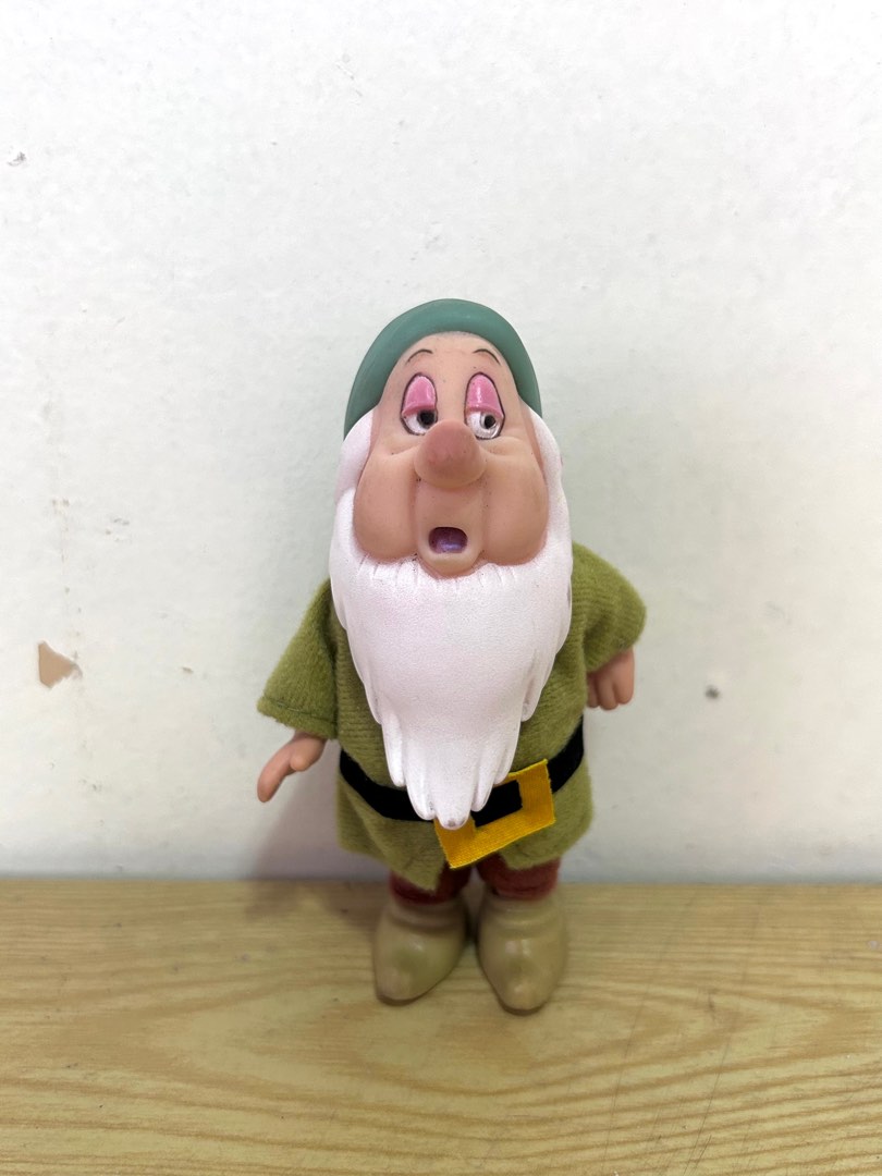 Simba Disney Snow White Seven Dwarfs SLEEPY Figure, Hobbies & Toys ...