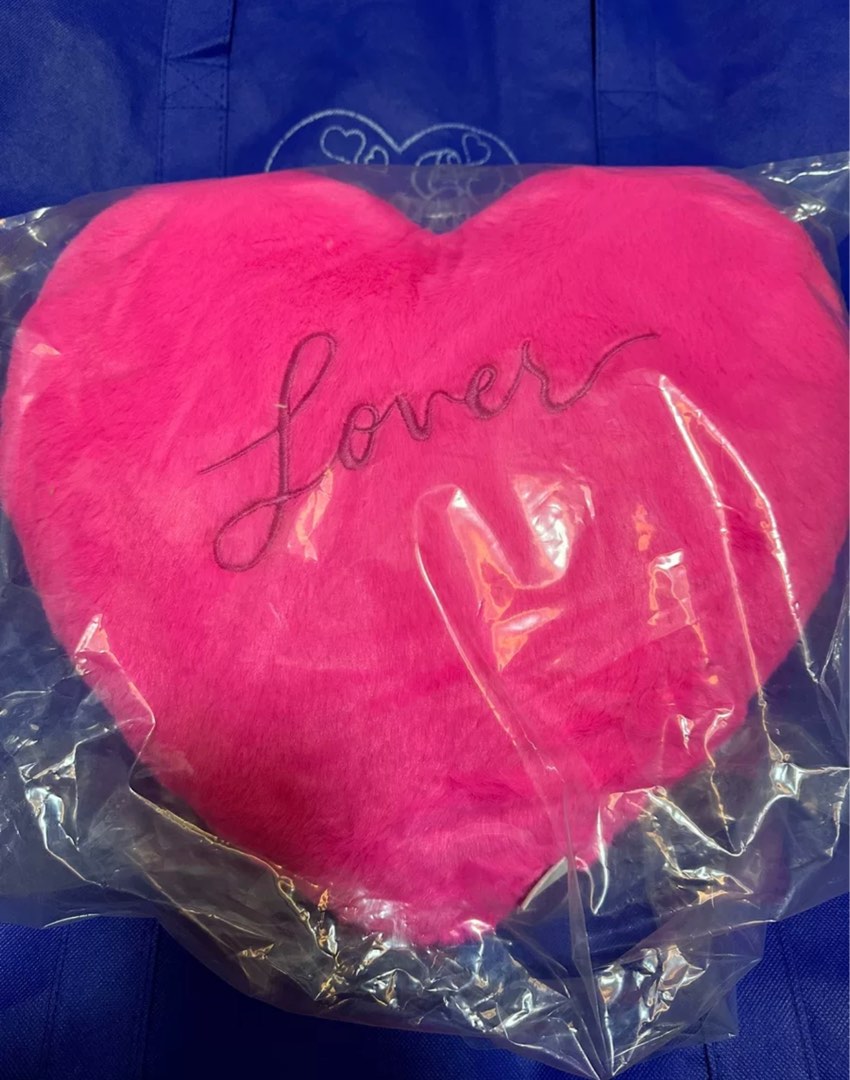 TAYLOR SWIFT LOVER PLUSH PILLOW, Hobbies & Toys, Collectibles ...