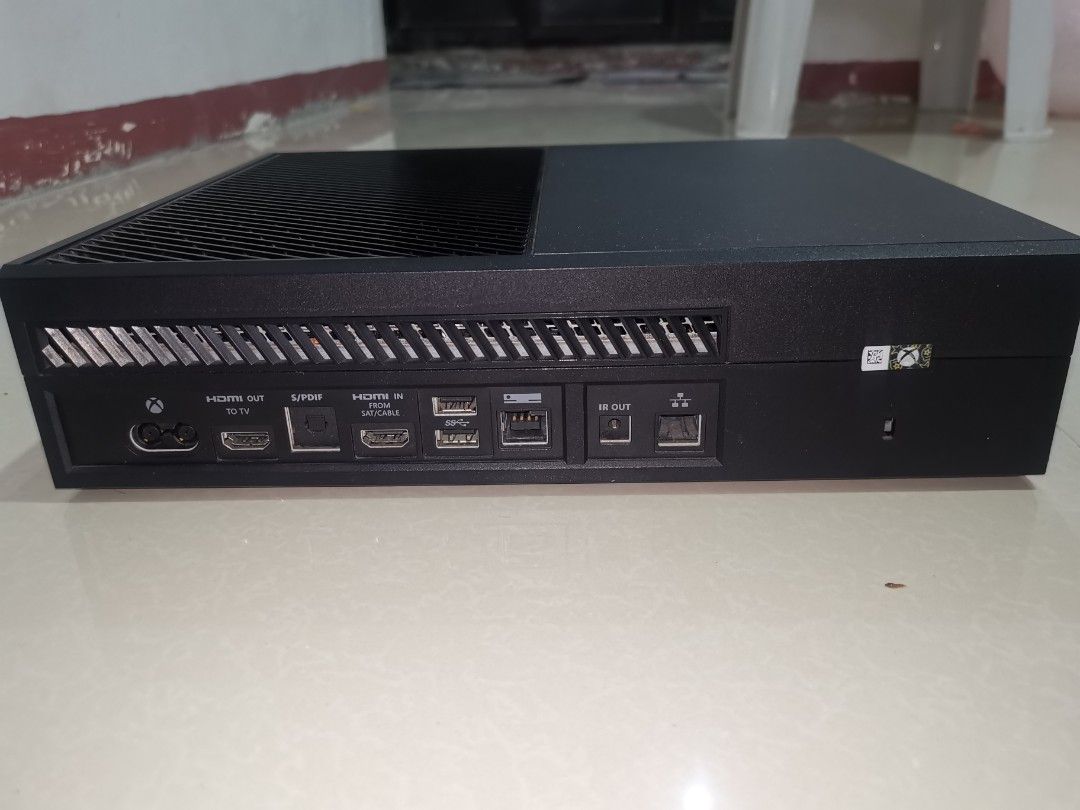Xbox One with Power brick, with defect, Video Gaming, Video Game ...