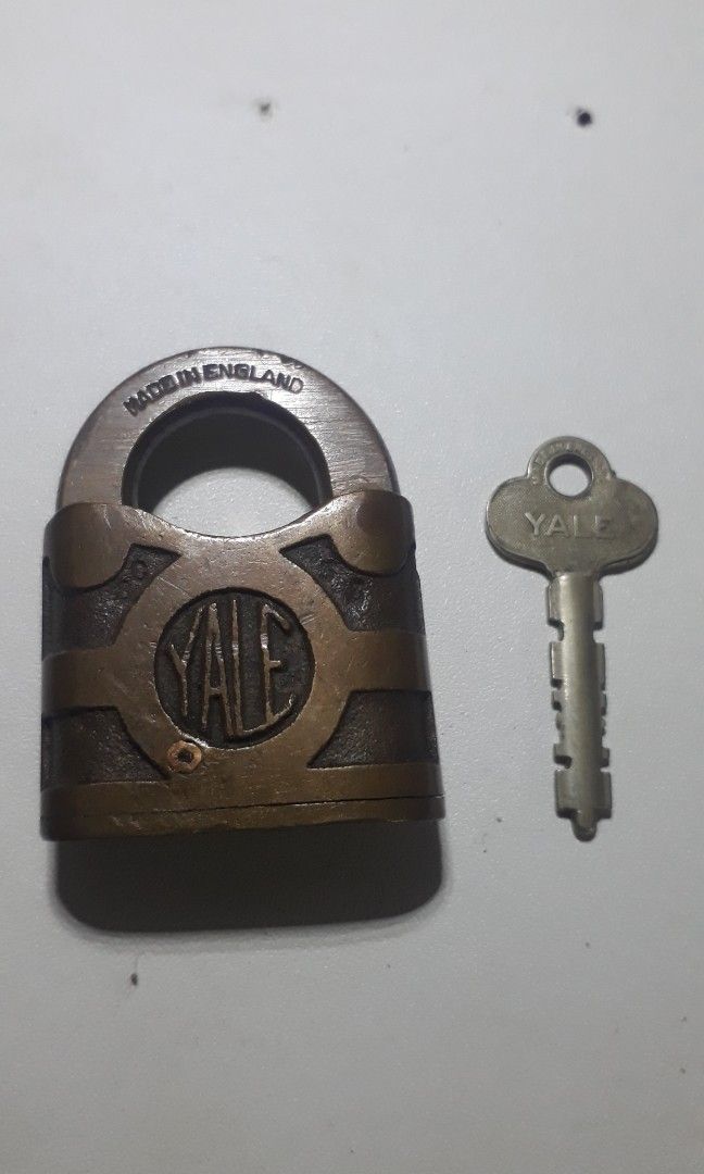 Antique Padlock Yale., Hobbies & Toys, Collectibles & Memorabilia ...