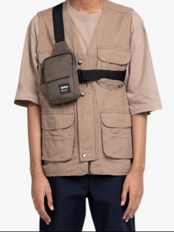 Bodypack Selempang Warna Olive, Fesyen Pria, Tas & Dompet , Tas ...