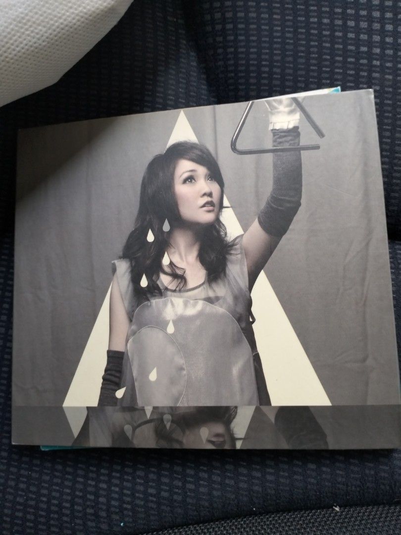 Kay 谢安琪 Binary (CD +DVD) 少了本歌词, Hobbies & Toys, Music & Media, CDs & DVDs on Carousell