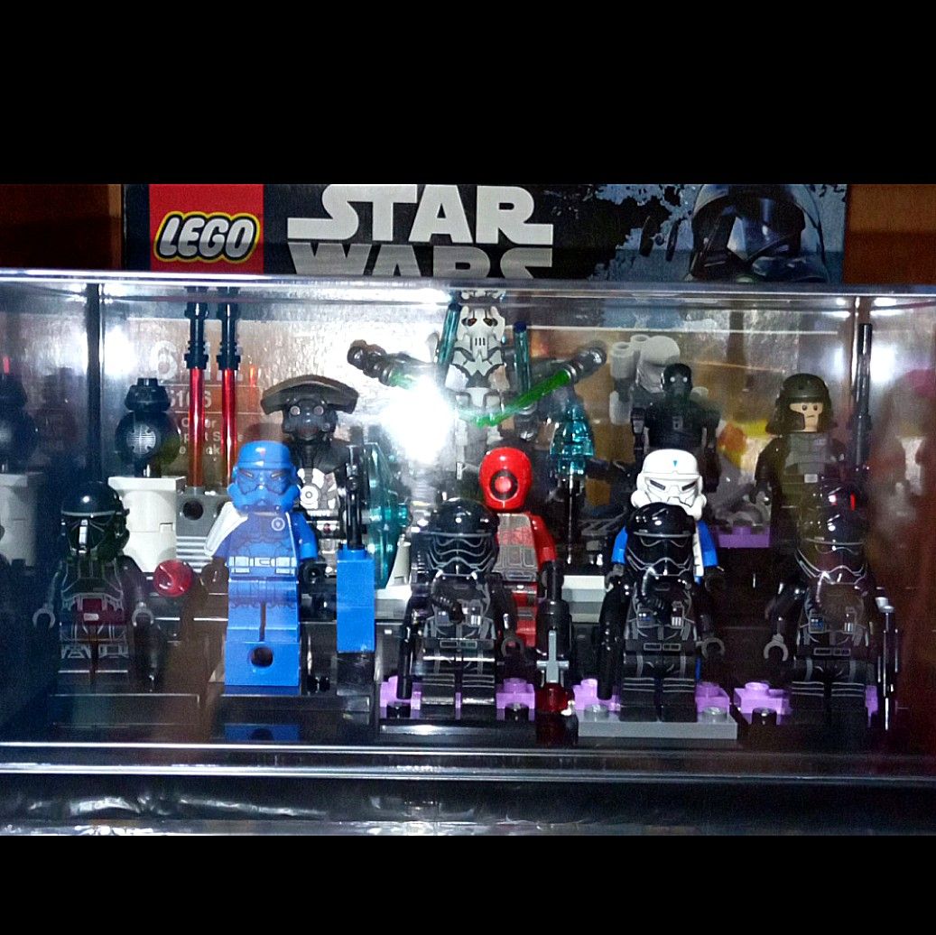 Collectibles Lego Star Wars Characters (with display box, plates/stand ...