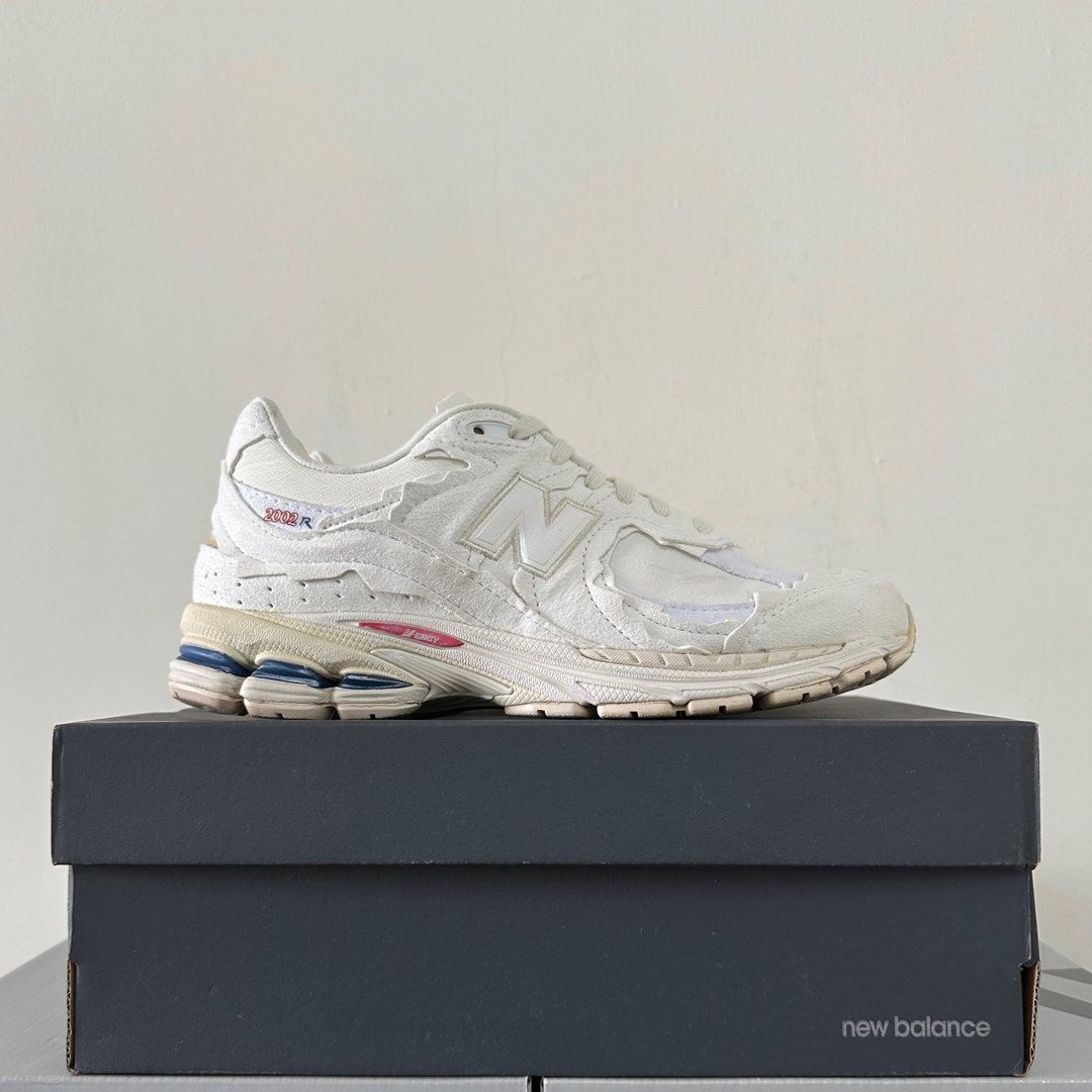 NEW BALANCE M2002RDC us7, 她的時尚, 鞋類, 運動鞋、球鞋在旋轉拍賣