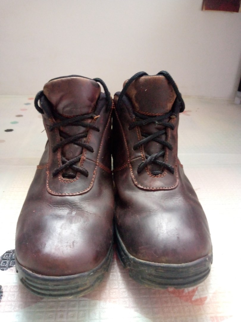 Sepatu Gunung Titans, Fesyen Pria, Sepatu , Sepatu Boot di Carousell