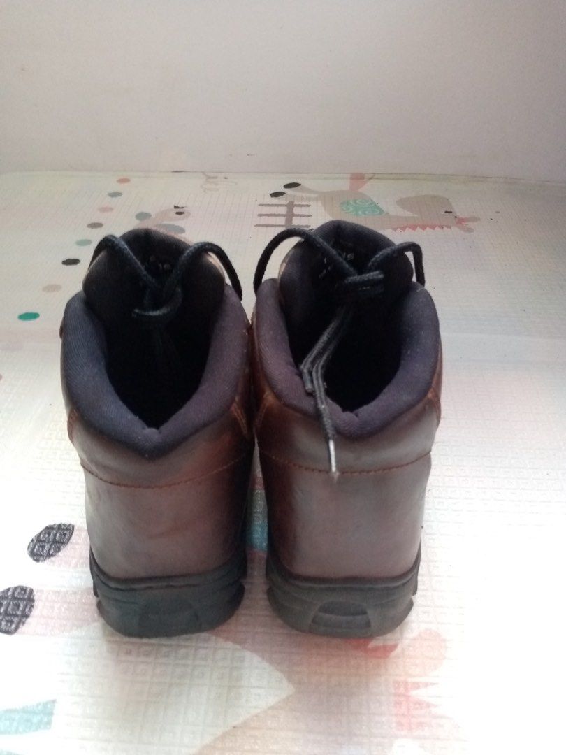 Sepatu Gunung Titans, Fesyen Pria, Sepatu , Sepatu Boot di Carousell