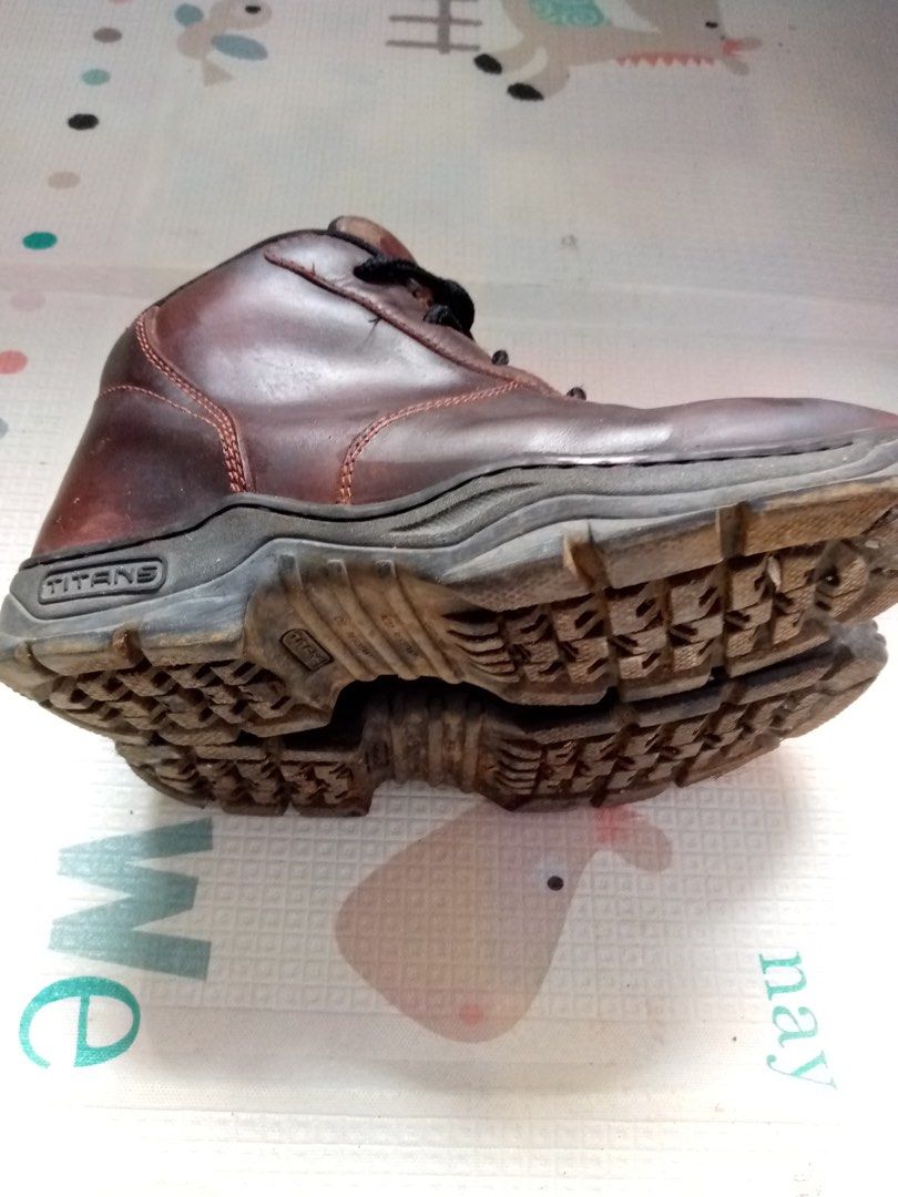 Sepatu Gunung Titans, Fesyen Pria, Sepatu , Sepatu Boot di Carousell