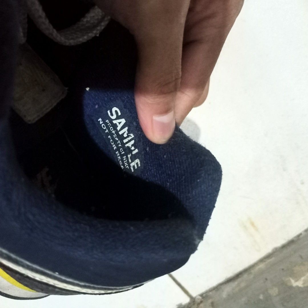 Sepatu nike sample, Fesyen Pria, Sepatu , Sneakers di Carousell