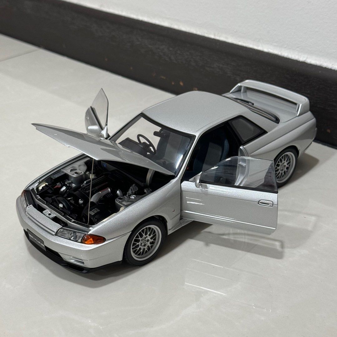 1:18 AutoArt Nissan Skyline GT-R R32 V-Spec II Dealer Edition (Silver), Hobbies & Toys, Toys ...