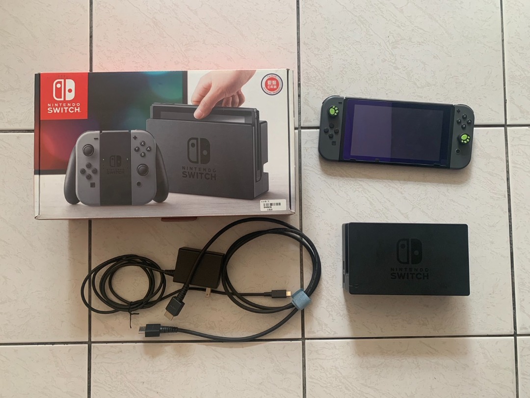 退坑求售 Switch 主機 健身環 4片遊戲 電玩遊戲相關 電玩主機 Nintendo 任天堂在旋轉拍賣