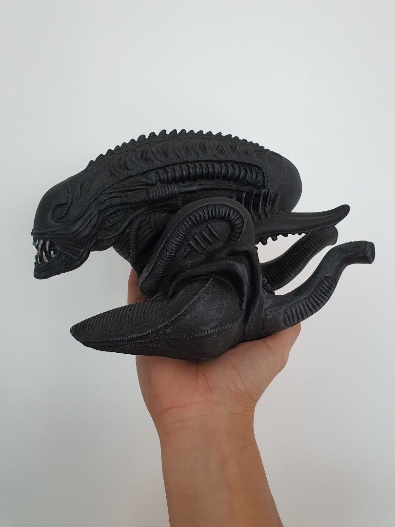 Aliens Xenomorph Warrior Vinyl Bust Bank by Diamond Select Toys ...