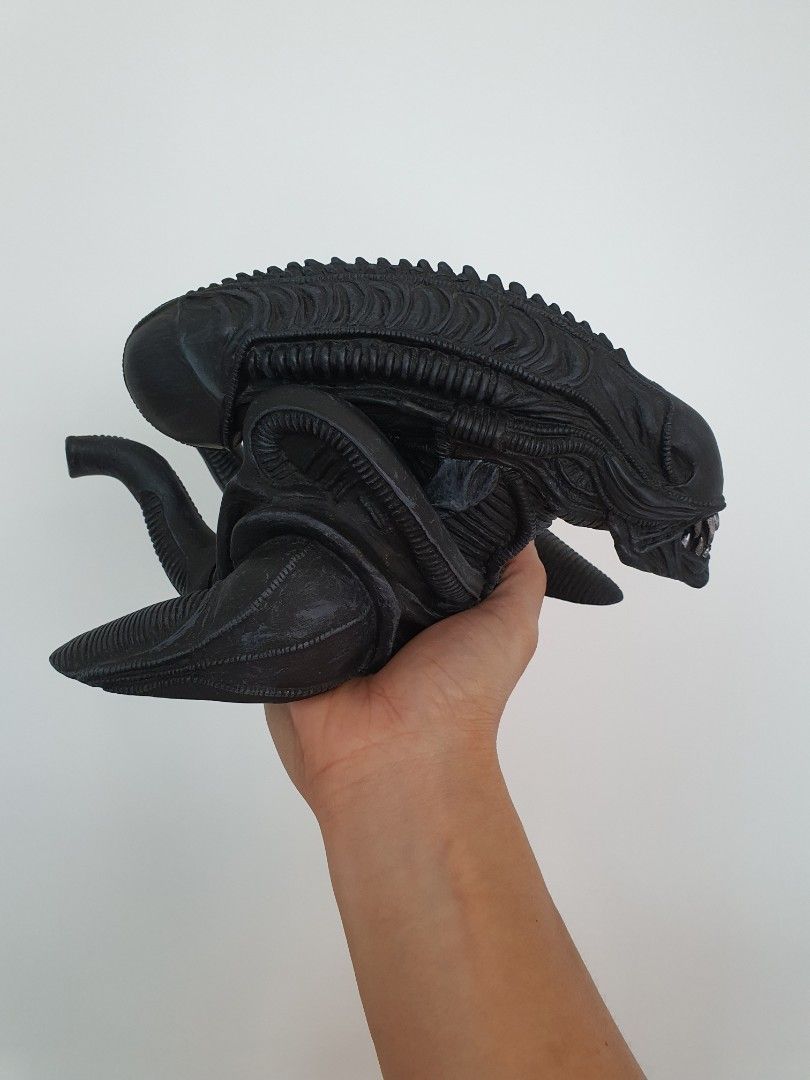 Aliens Xenomorph Warrior Vinyl Bust Bank by Diamond Select Toys ...