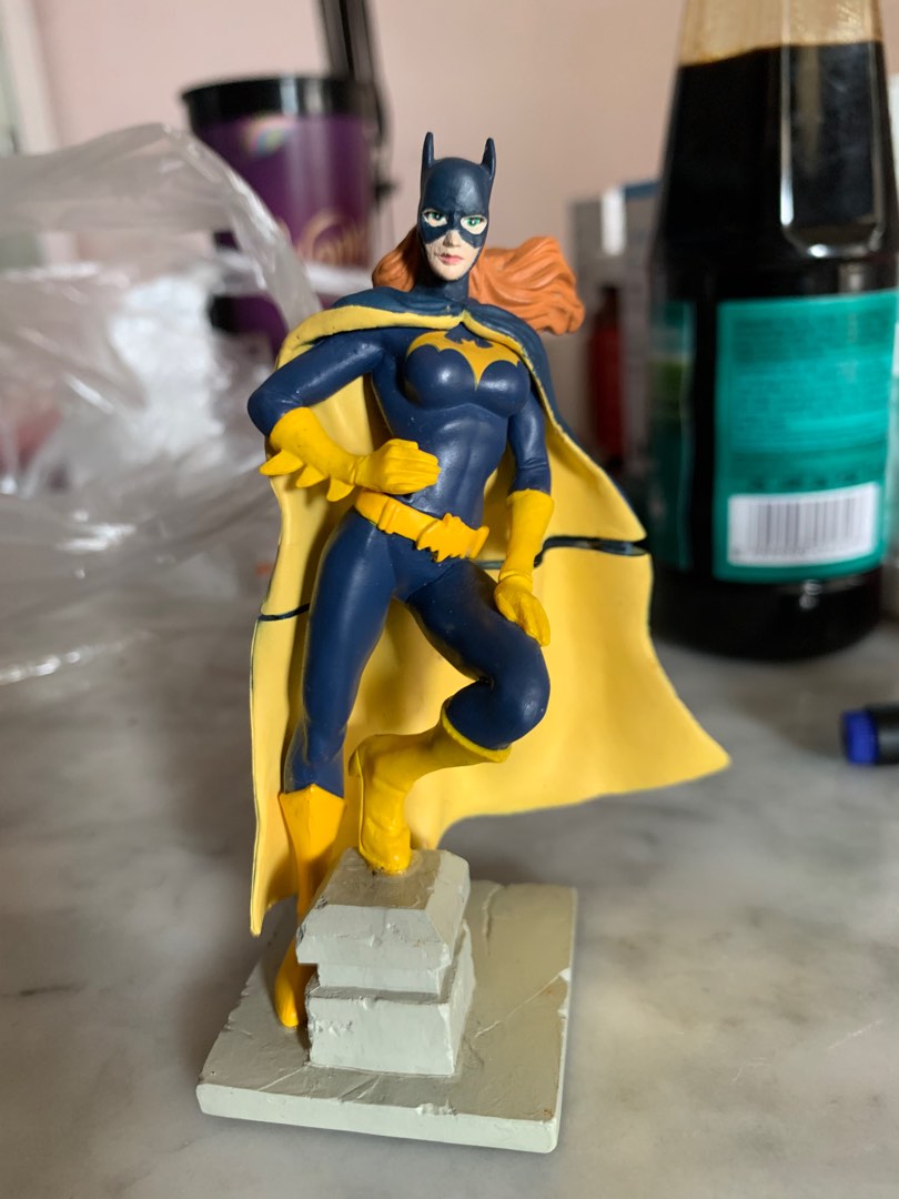 Batgirl gashapon mini figure, Toys & Collectibles, Mainan di Carousell