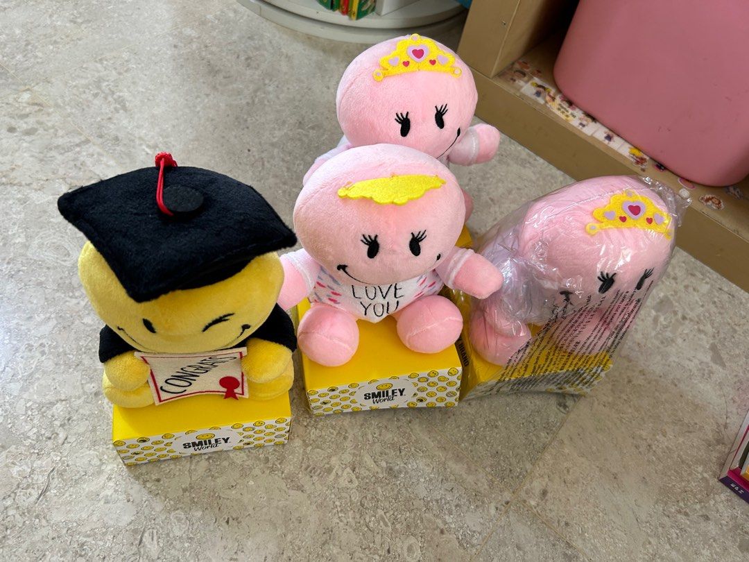 Brand new BN smiley world emoji plush soft toy love, Hobbies & Toys ...