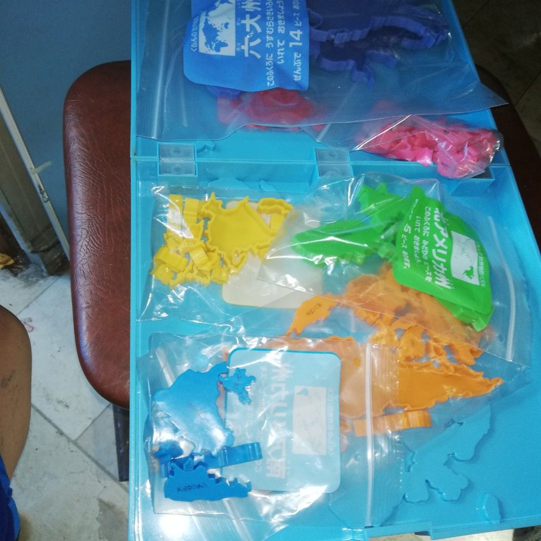 Kumon world map puzzle, Hobbies & Toys, Stationary & Craft, Art ...