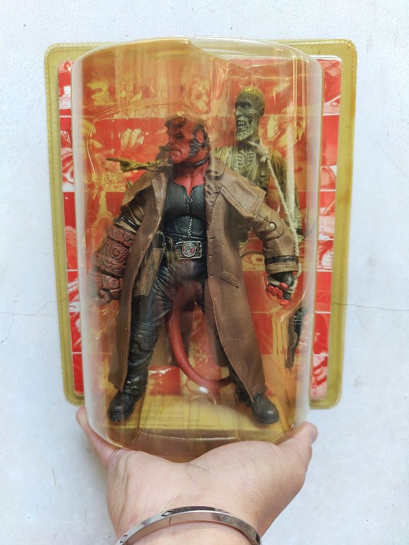 Mezco Hellboy - Japan Exclusive Variant, Hobbies & Toys, Memorabilia ...