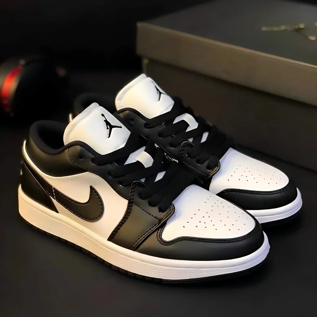 Jordan 1 Low "Panda", Men's Fashion, Footwear, Sneakers on Carousell