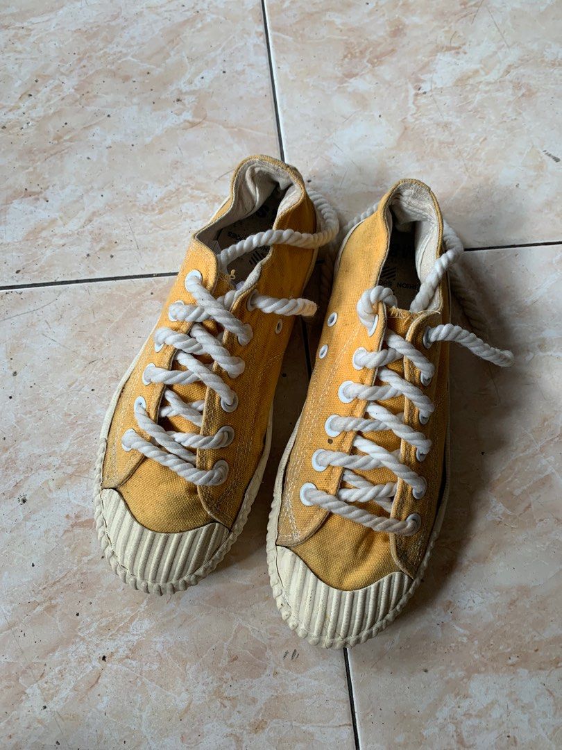 Sepatu yellow, Fesyen Wanita, Sepatu di Carousell