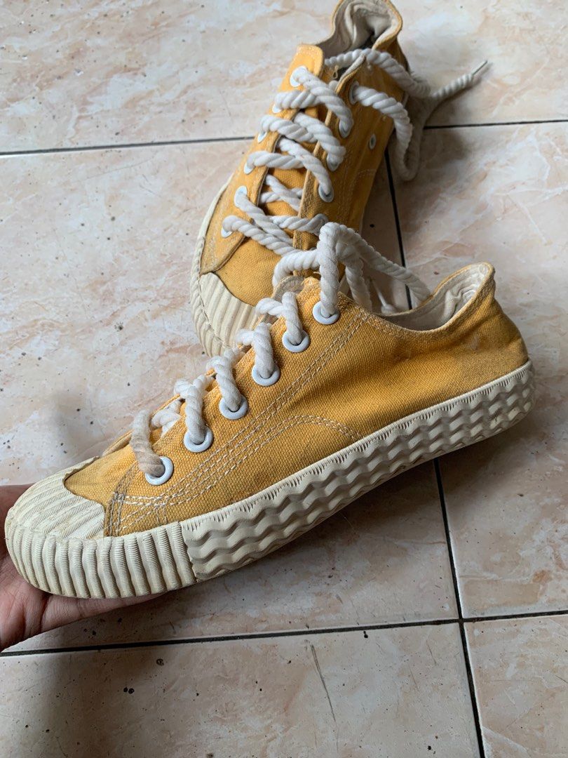 Sepatu yellow, Fesyen Wanita, Sepatu di Carousell