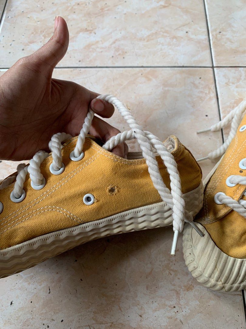 Sepatu yellow, Fesyen Wanita, Sepatu di Carousell