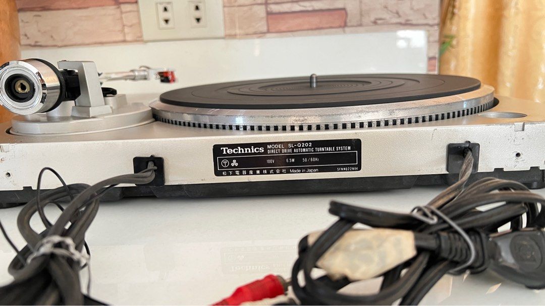 Technics Quartz Turntable, Audio, Other Audio Equipment on Carousell