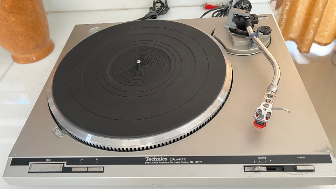 Technics Quartz Turntable, Audio, Other Audio Equipment on Carousell
