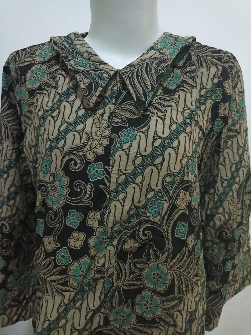 BAJU BATIK HIJAU, Fesyen Wanita, Pakaian Wanita, Atasan di Carousell
