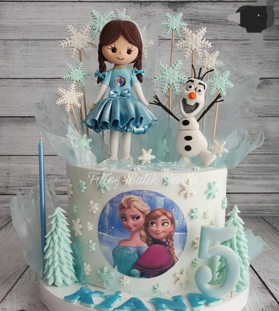 Frozen elsa Anna cake, Food & Drinks, Homemade Bakes on Carousell