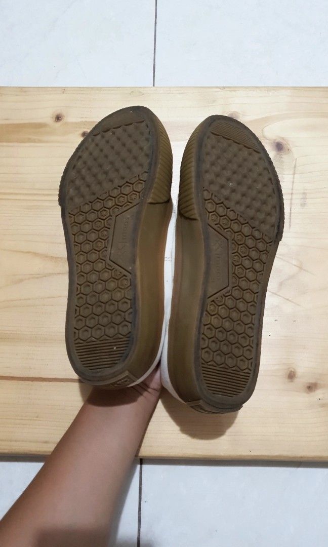 Moos Retro Ox White Gum, Fesyen Wanita, Sepatu di Carousell