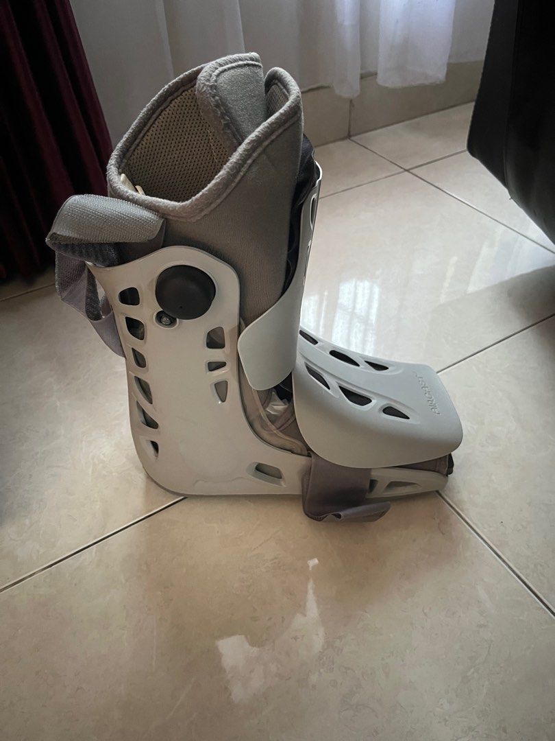 Sepatu Khusus Patah Tulang Kaki, Kesehatan & Kecantikan, Kulit, Sabun ...