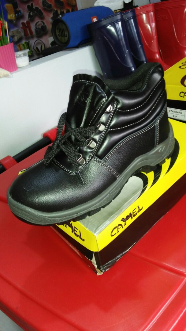 7060 Safety Shoes Camel, Commercial & Industrial, Construction Tools & Equipment on Carousell