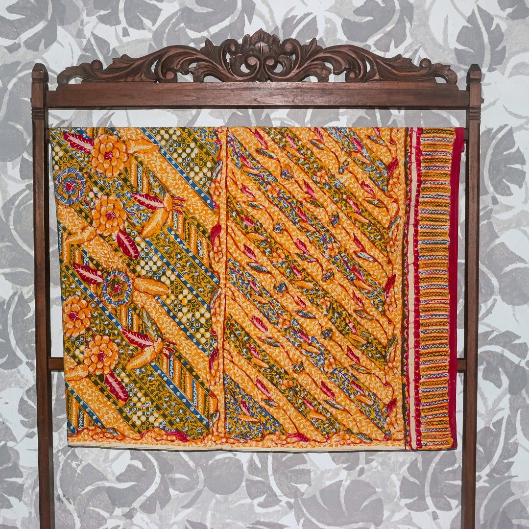 Batik tulis Lawas Gendongan Lasem kuning, Antik, Pajangan di Carousell