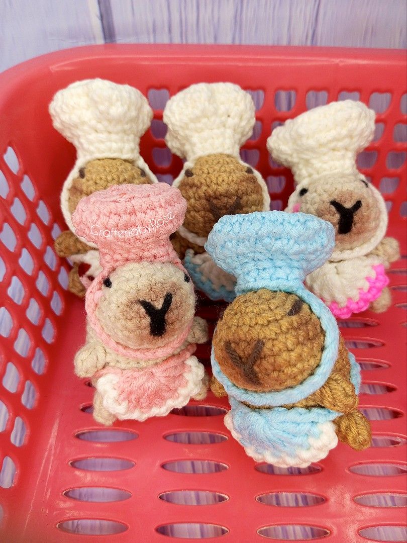 Crochet Cute Capybara Chef Keychain, Hobbies & Toys, Stationary & Craft ...