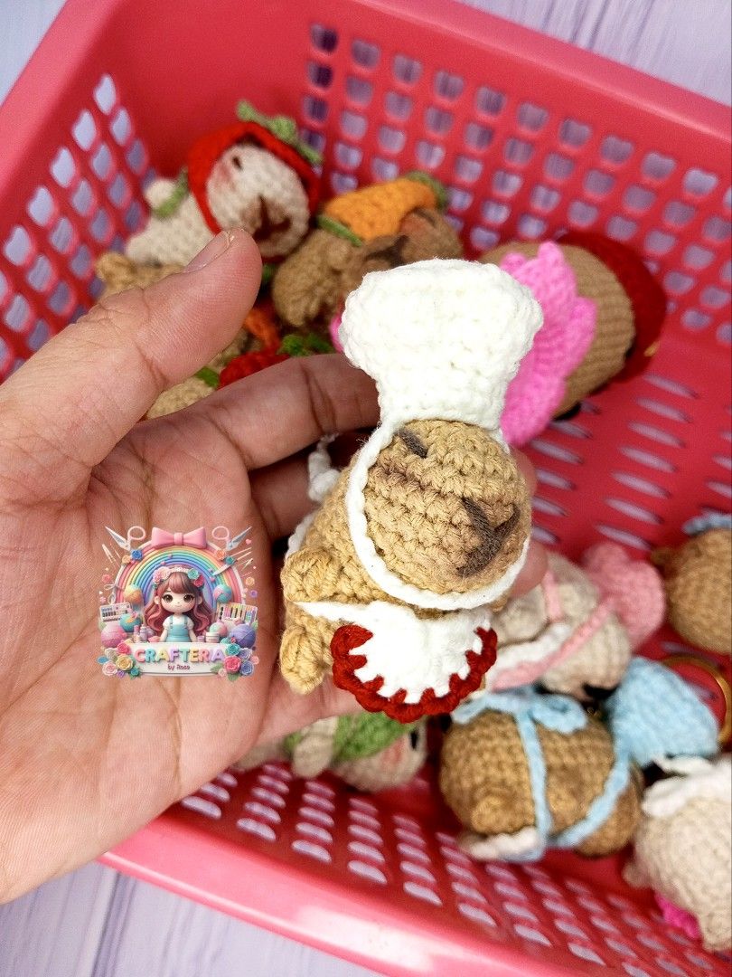 Crochet Cute Capybara Chef Keychain, Hobbies & Toys, Stationary & Craft ...