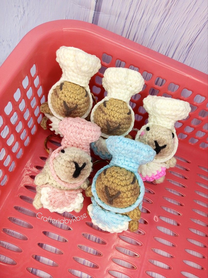 Crochet Cute Capybara Chef Keychain, Hobbies & Toys, Stationary & Craft ...