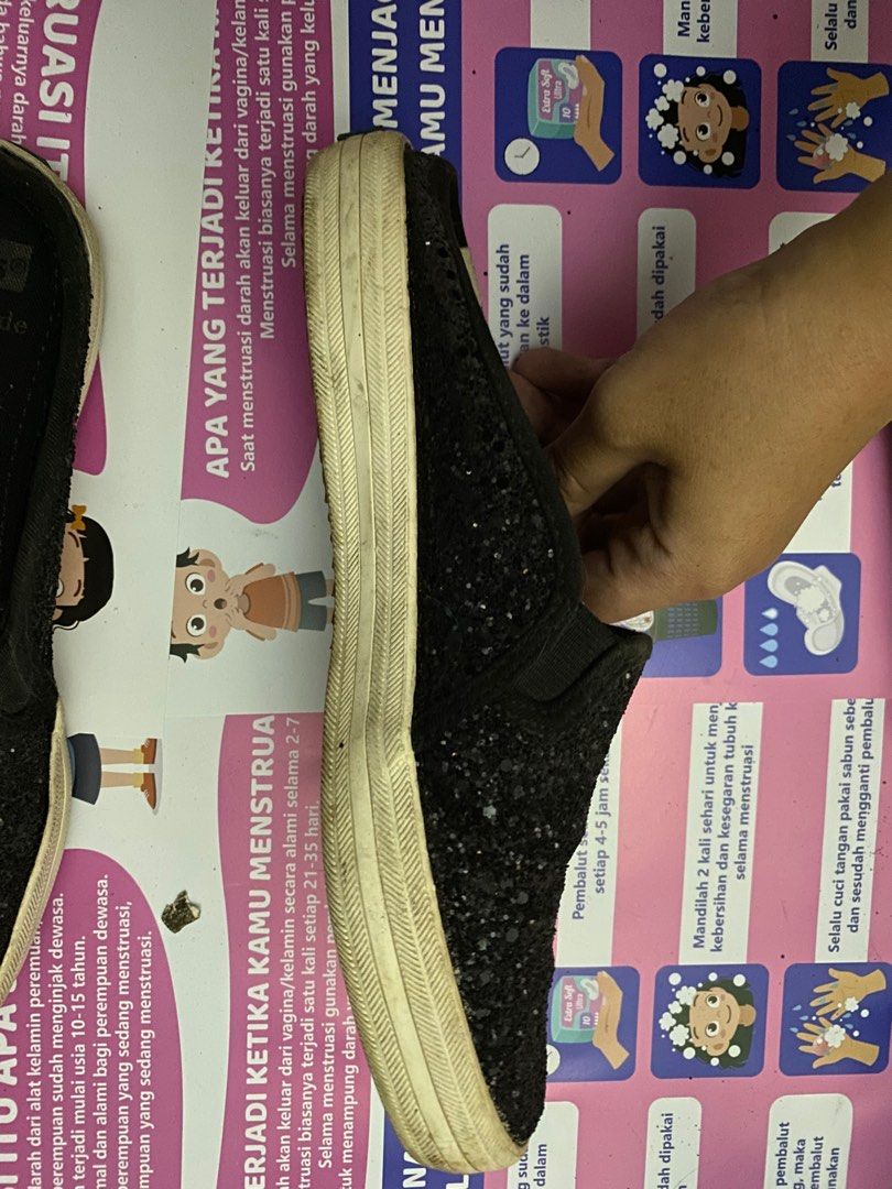 Keds x kate spade slip on, Fesyen Wanita, Sepatu di Carousell