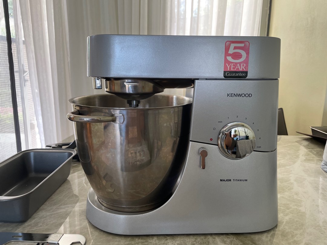 Kenwood major titanium 廚師機, 家庭電器, 廚房電器, 打蛋器及廚師機 - Carousell