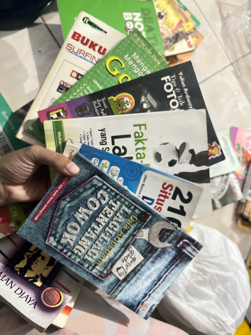 Koleksi buku jadul 2000an, Buku & Alat Tulis, Buku di Carousell