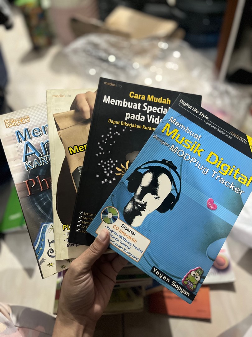 Koleksi buku jadul tahun 2000an, Buku & Alat Tulis, Buku di Carousell