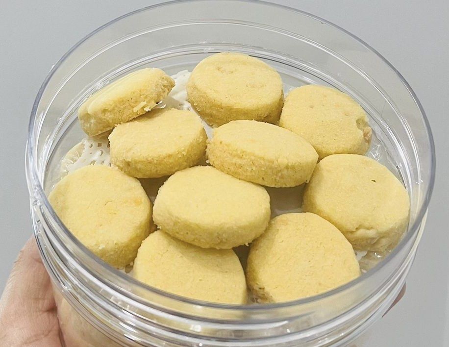 Kuih Raya by Mekya Kitchen, Food & Drinks, Homemade Bakes on Carousell