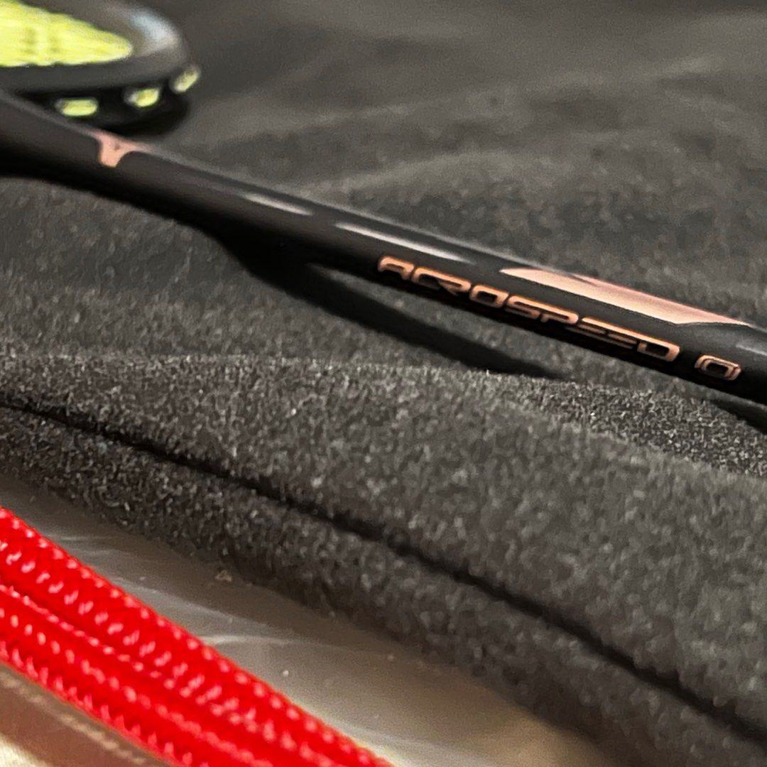 Mizuno Acrospeed 0 BDSS 限量版黑金 4U6, 運動產品, 運動與體育, 運動與體育 - 球拍和球類運動 - Carousell