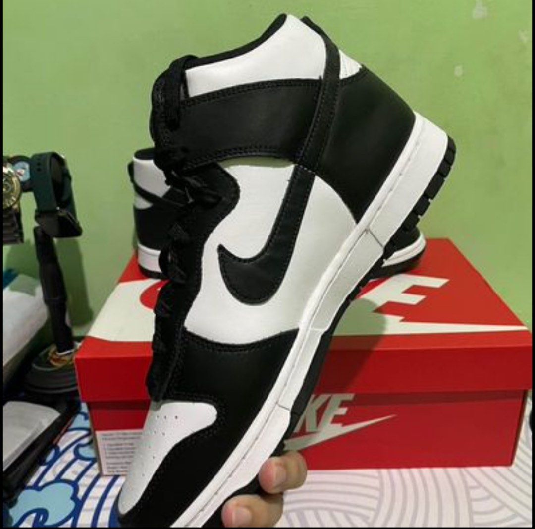 Nike Dunk High Panda, Fesyen Pria, Sepatu , Sneakers di Carousell