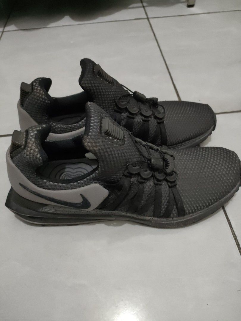 Sepatu Nike men running shoes defect heel eu 42,5, Fesyen Pria, Sepatu ...