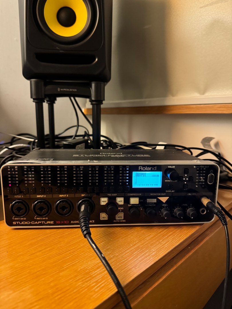 Roland Studio Capture audio interface, 興趣及遊戲, 音樂、樂器 & 配件, 樂器 - Carousell