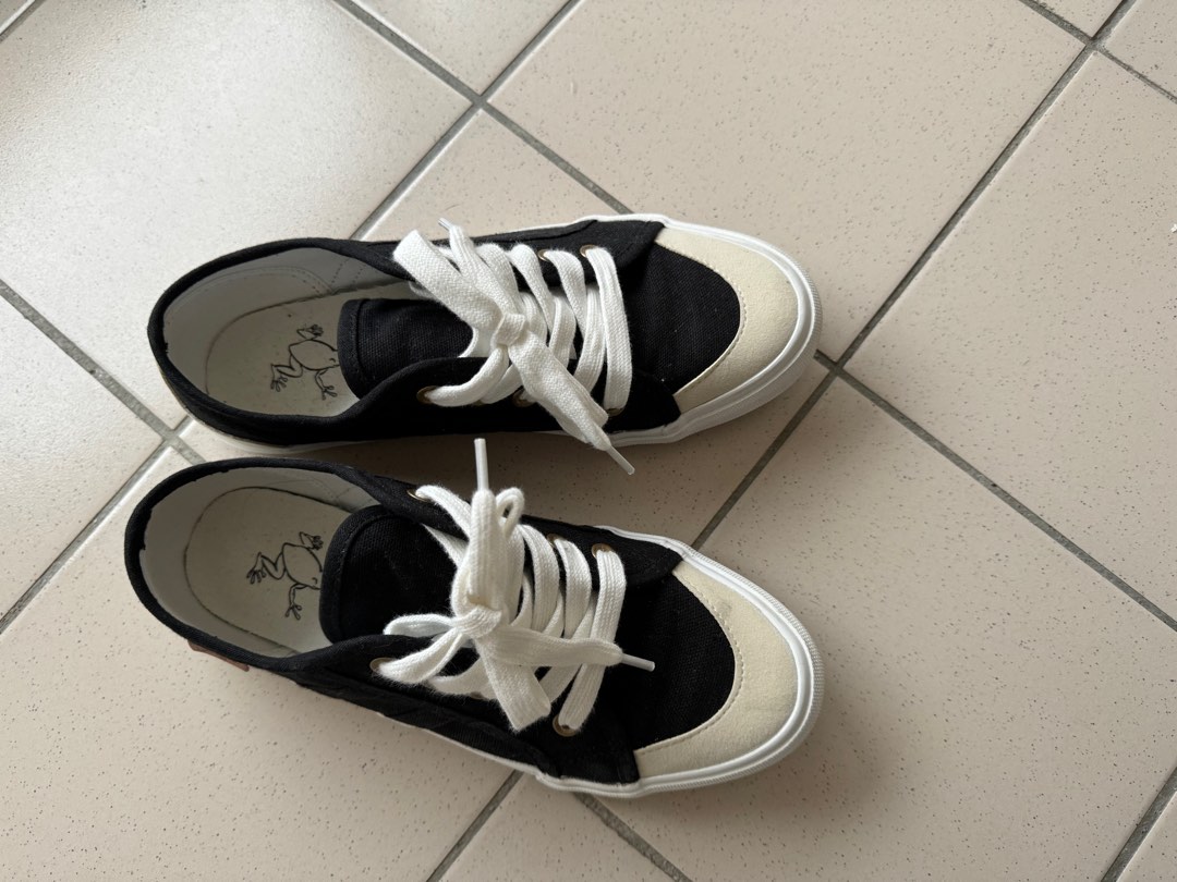 日本百搭基本帆布鞋, 她的時尚, 鞋類, 運動鞋、球鞋在旋轉拍賣