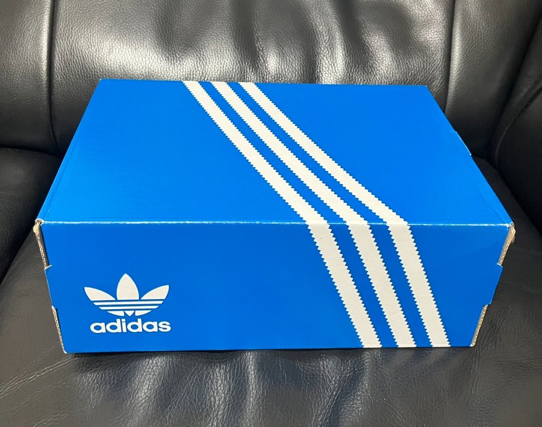 adidas愛迪達空鞋盒/空紙盒/空紙箱/收納盒/收納箱, 家具及居家用品, 居家改善及收納用品, 收納箱及袋在旋轉拍賣